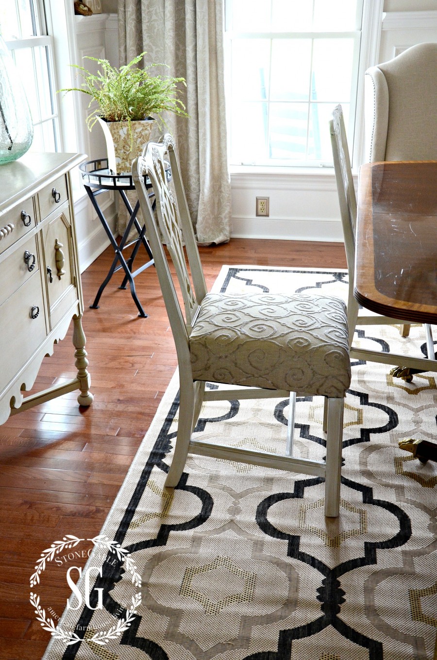 5 RULES FOR CHOOSING THE PERFECT DINING ROOM RUG StoneGable 5 RULES FOR CHOOSING THE PERFECT DINING ROOM RUG StoneGable