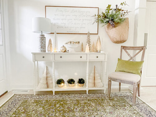 FESTIVE CHRISTMAS FOYER DECORATING IDEAS - StoneGable