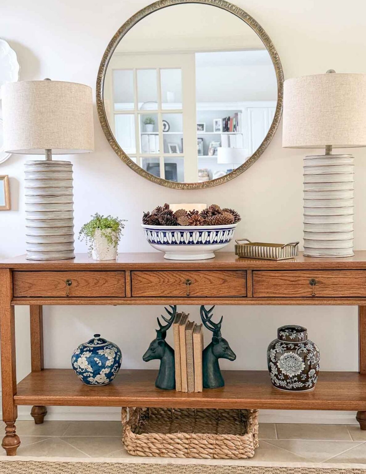 Winter Foyer Decor: How to Create a Warm Welcoming Entryway After ...