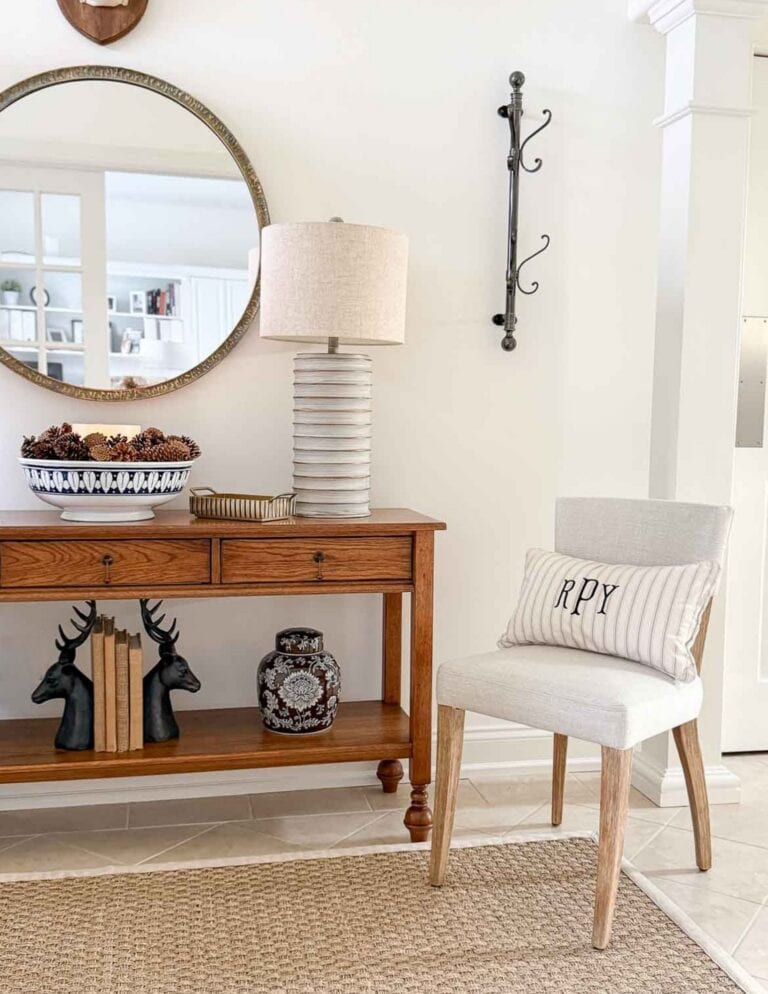 Winter Foyer Decor: How to Create a Warm Welcoming Entryway After ...