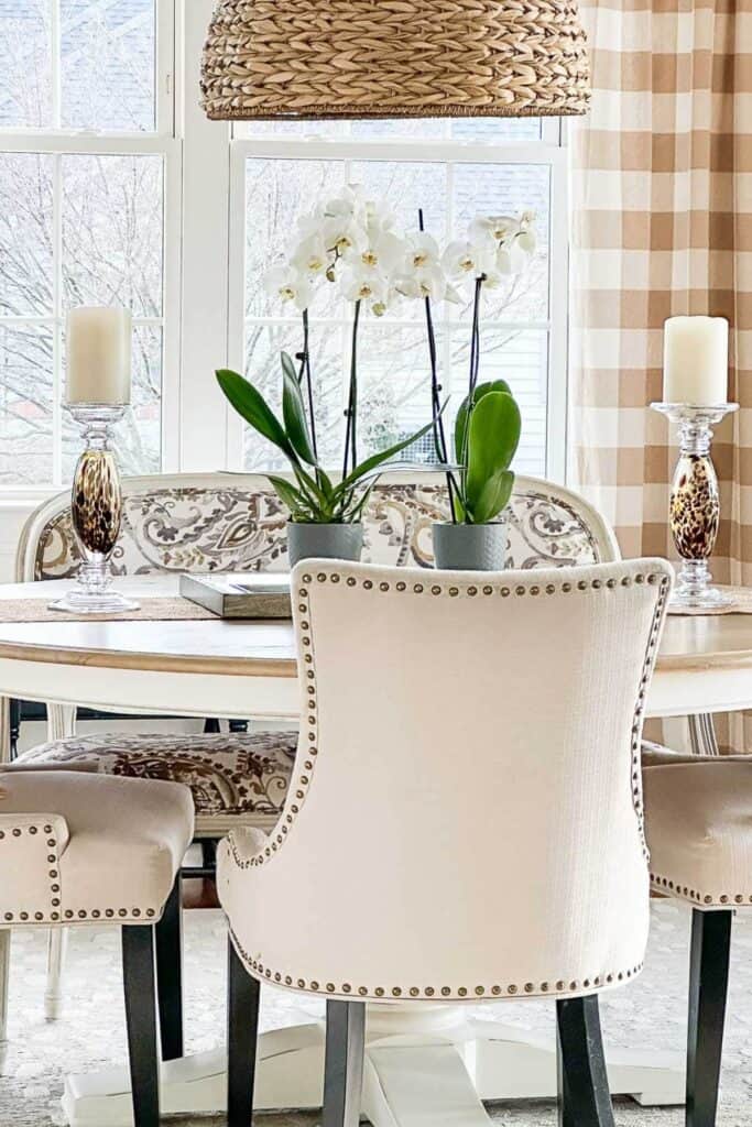 60+ Easy Centerpiece And Table Styling Ideas - StoneGable