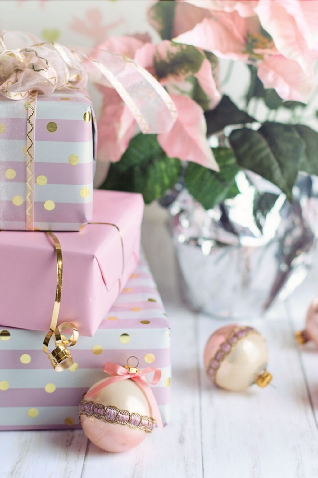 Beautiful Christmas Color Trends 2025 For Your Home - StoneGable