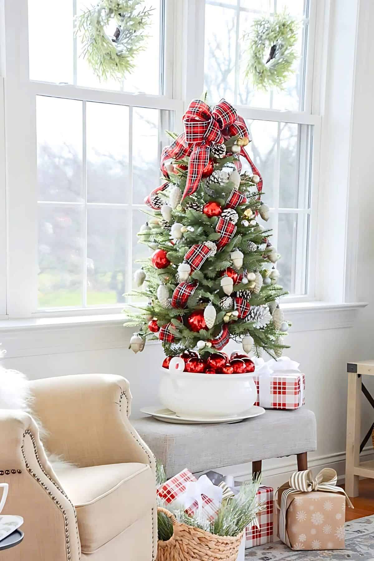 Christmas Decorating Trends For 2025: Beautiful Ideas for A Stylish ...